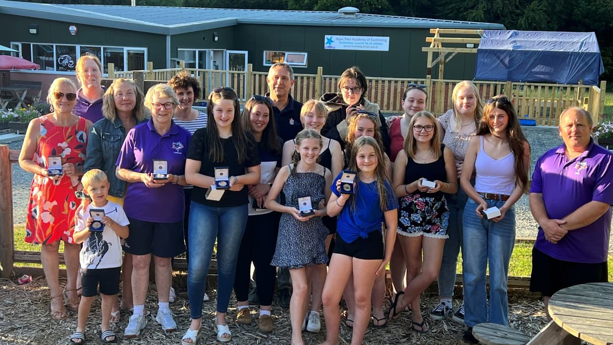 Lifesaving club receive special medallions | holsworthy-today.co.uk