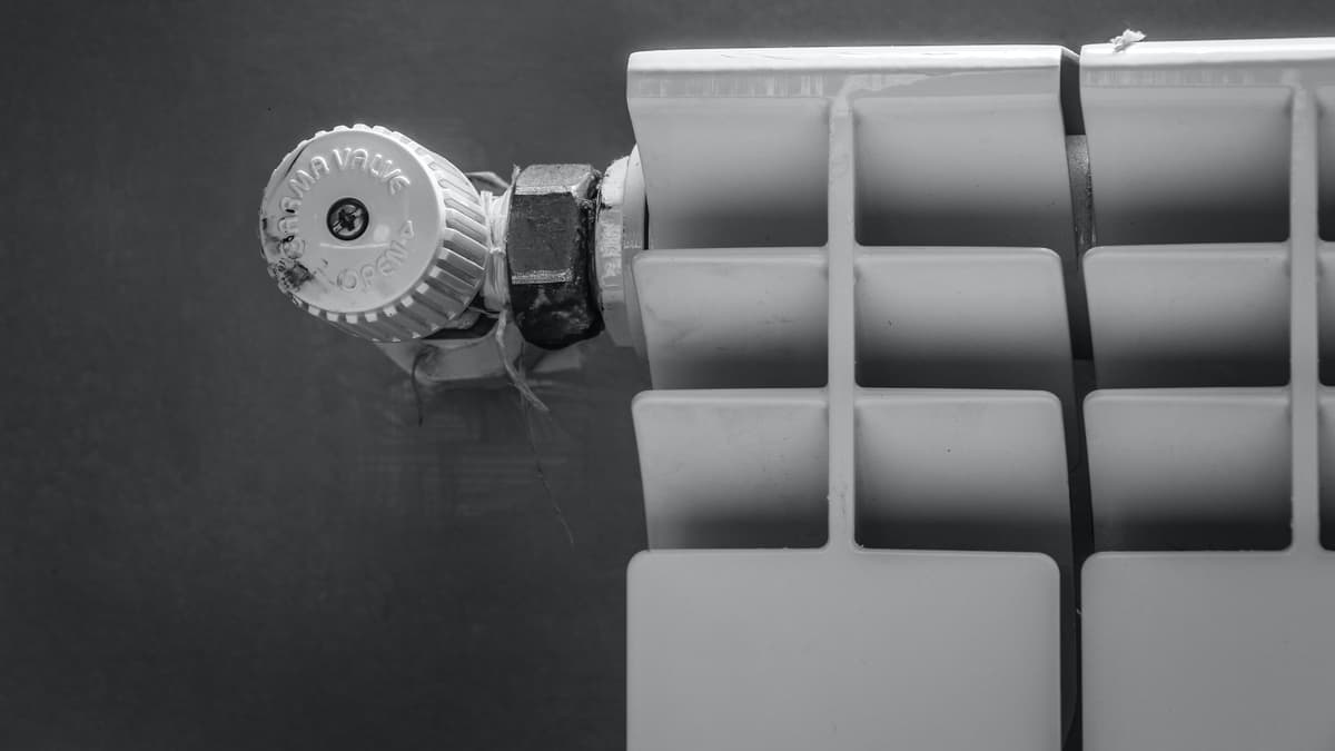 Experts reveal how to fix cold radiators | holsworthy-today.co.uk