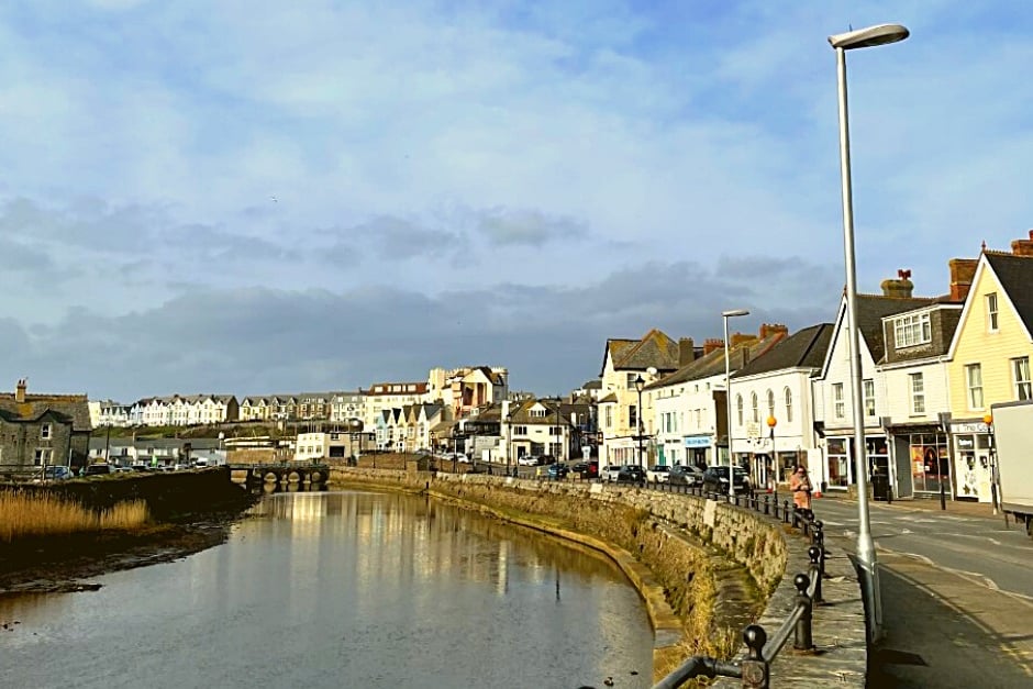 Bude residents left in the dark as council announces streetlight switch ...