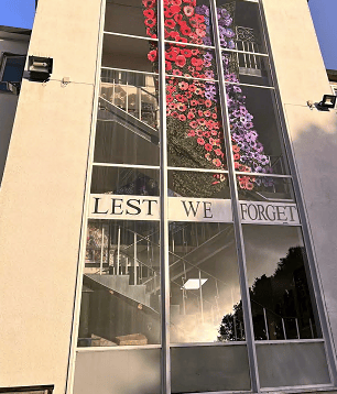 Students create poppy displays for Remembrance | holsworthy-today.co.uk