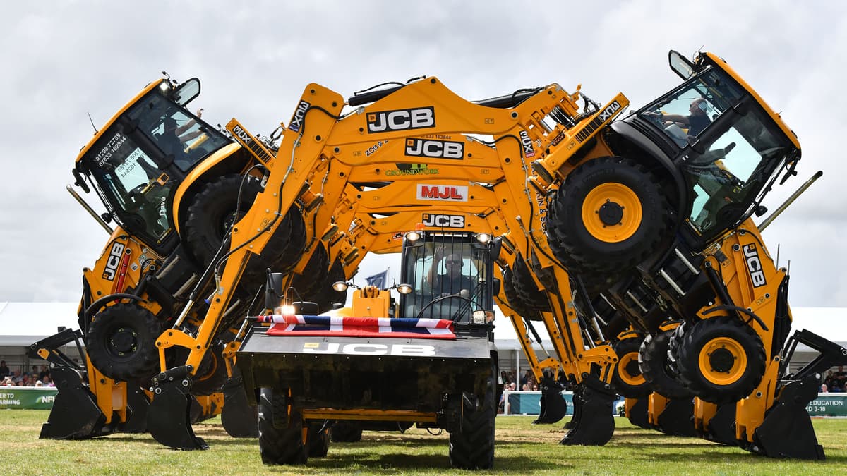 Chainsaws, parachuters, and dancing diggers: Royal Cornwall Show round ...