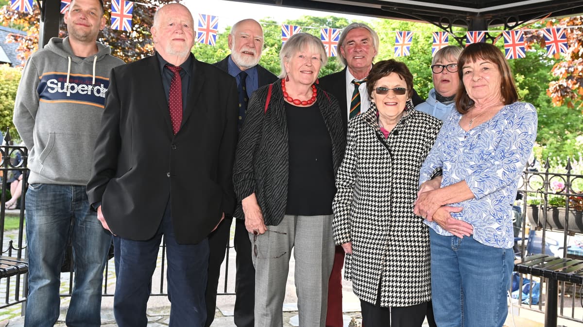 Town joins together to celebrate D-Day heroes 80 years on | holsworthy ...