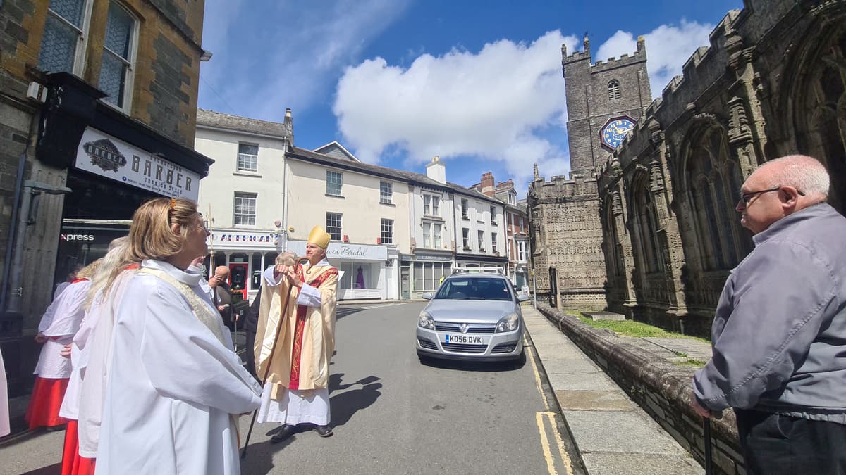 Launceston church celebrates 500-year anniversary with special visit ...