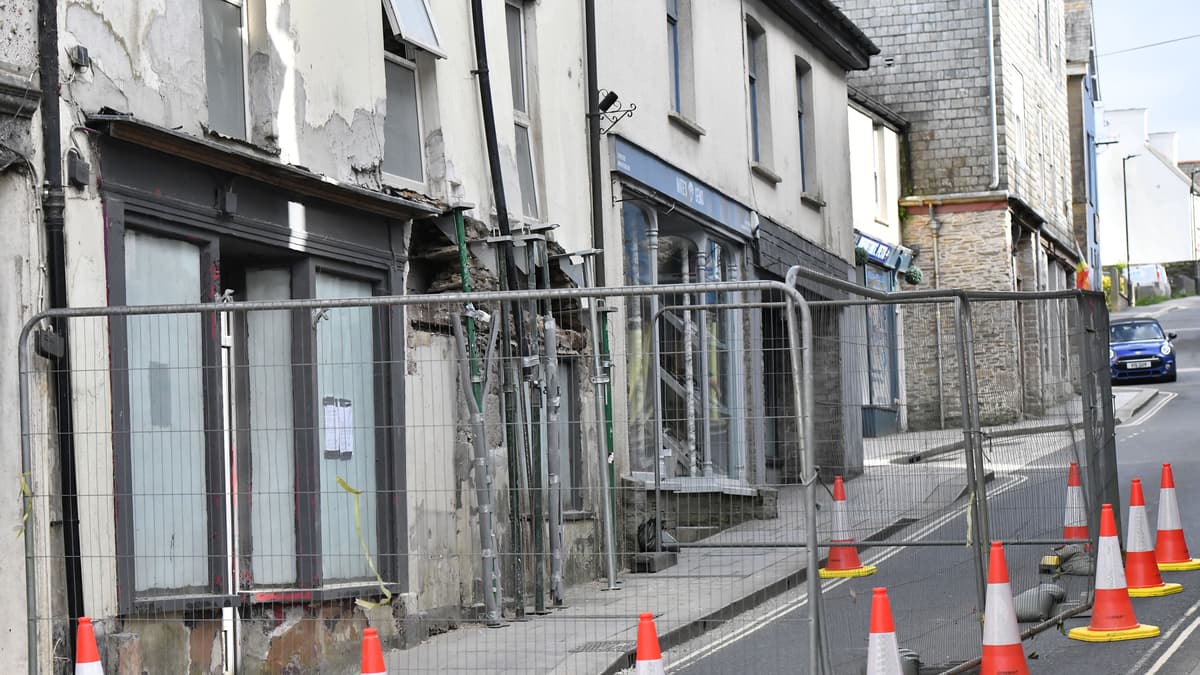 Main town through road remains closed after partial building collapse ...