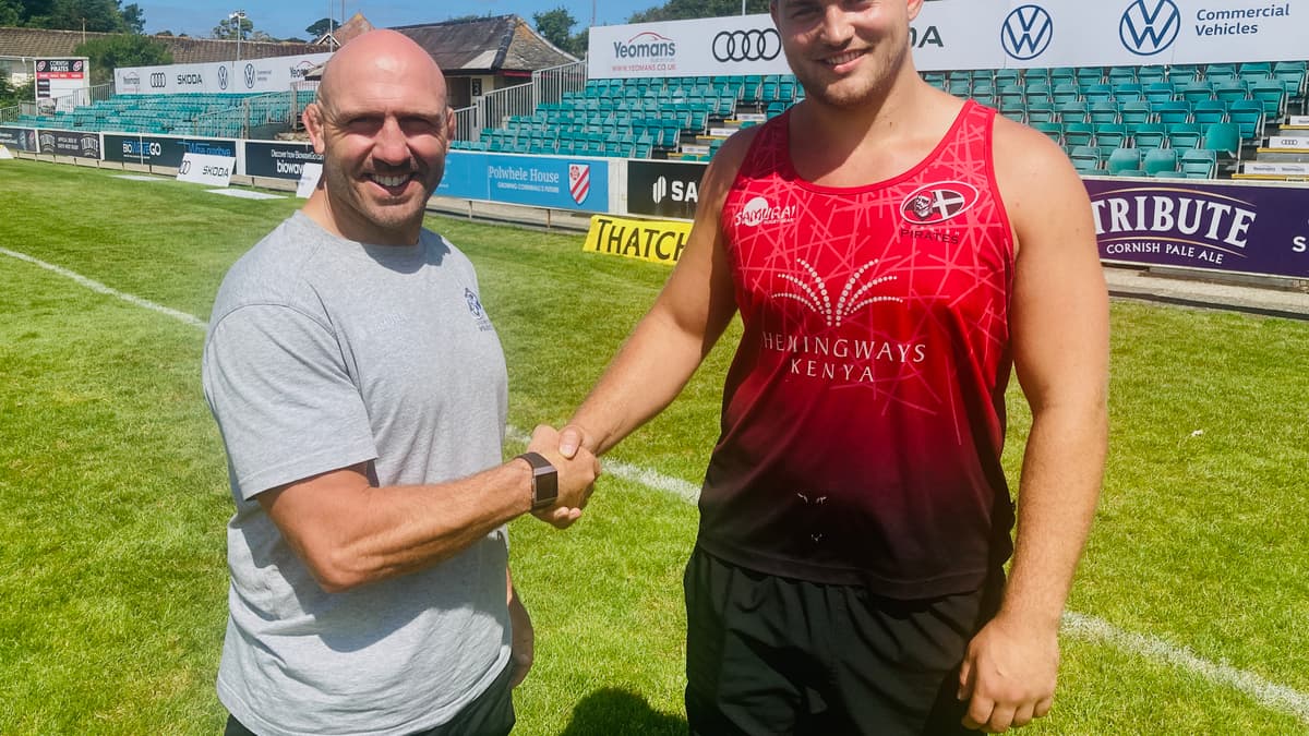 Pirates sign Cornish lock Hallam | holsworthy-today.co.uk