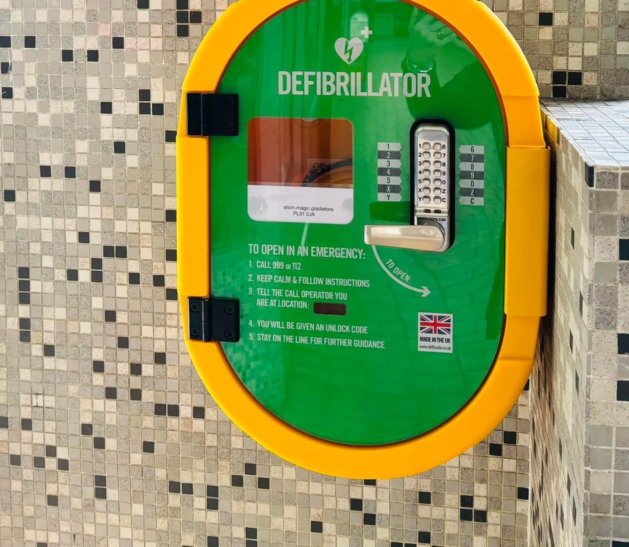 Praise as defibrillator installed in centre of Bodmin | holsworthy ...