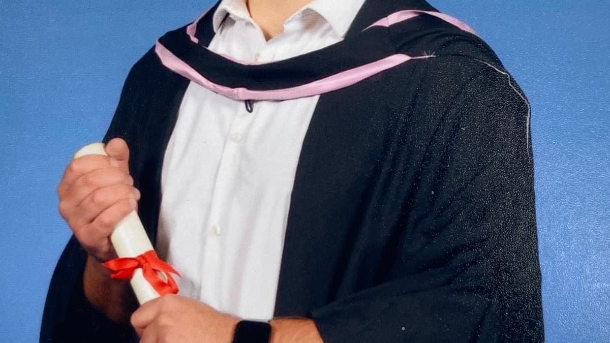 Graduation: Lewis Wosnitzka | holsworthy-today.co.uk