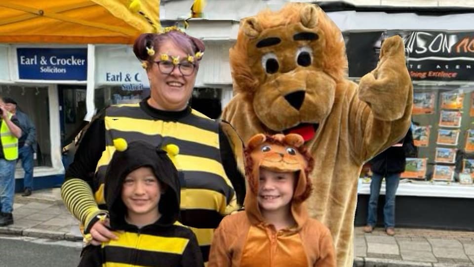 All the buzzing fun of the Callington Honey Fair | holsworthy-today.co.uk