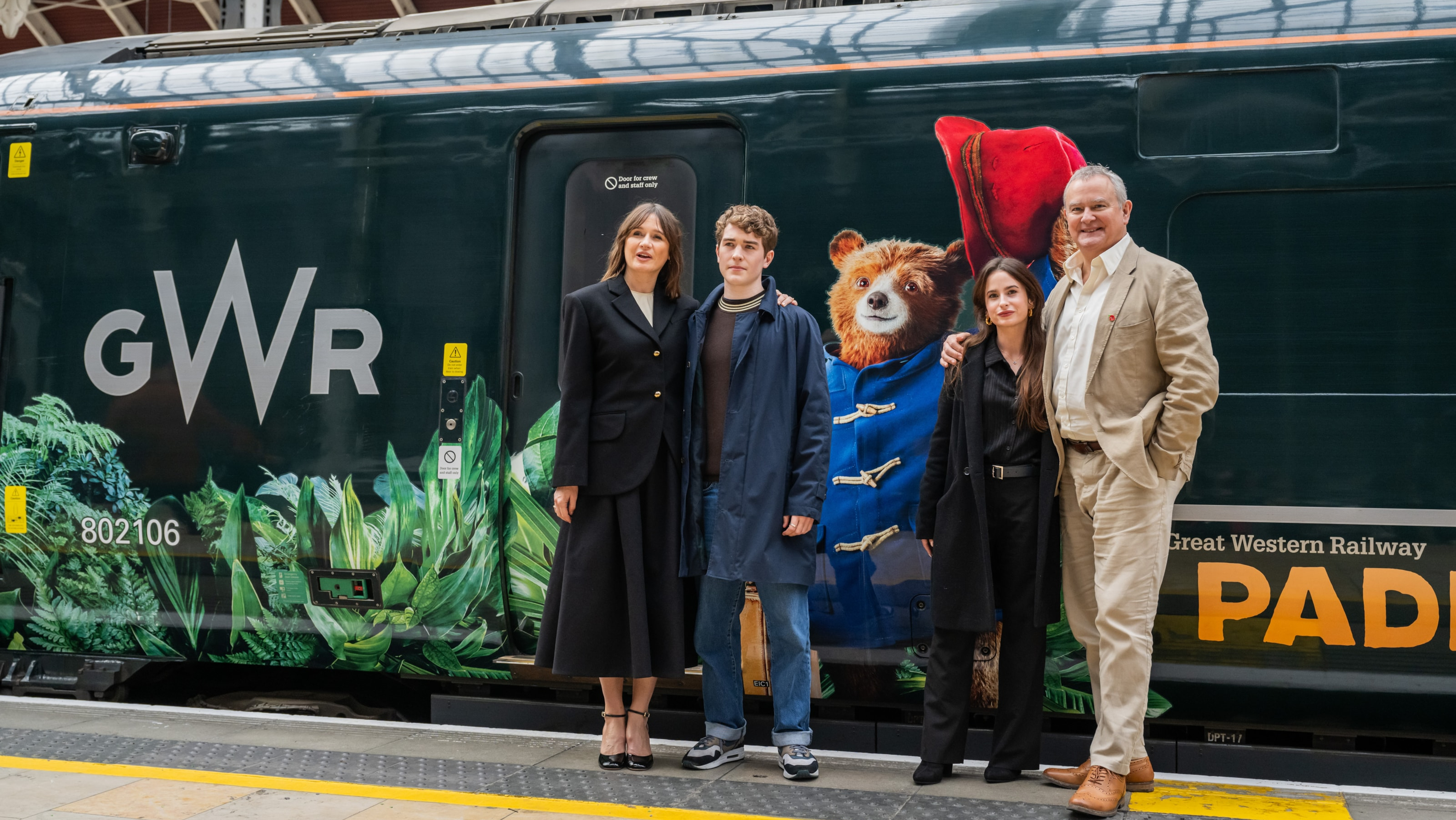 Stars of new Paddington film help unveil special livery on GWR train | holsworthy-today.co.uk