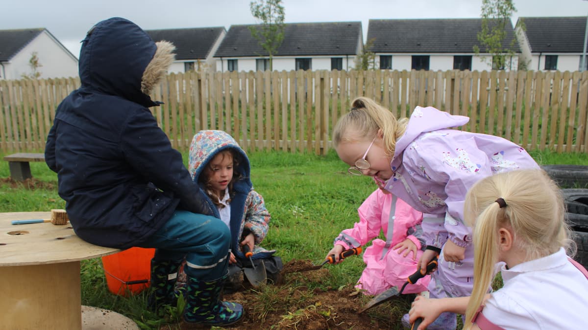 Launceston pupils brew up creativity at new mud café | holsworthy-today.co.uk
