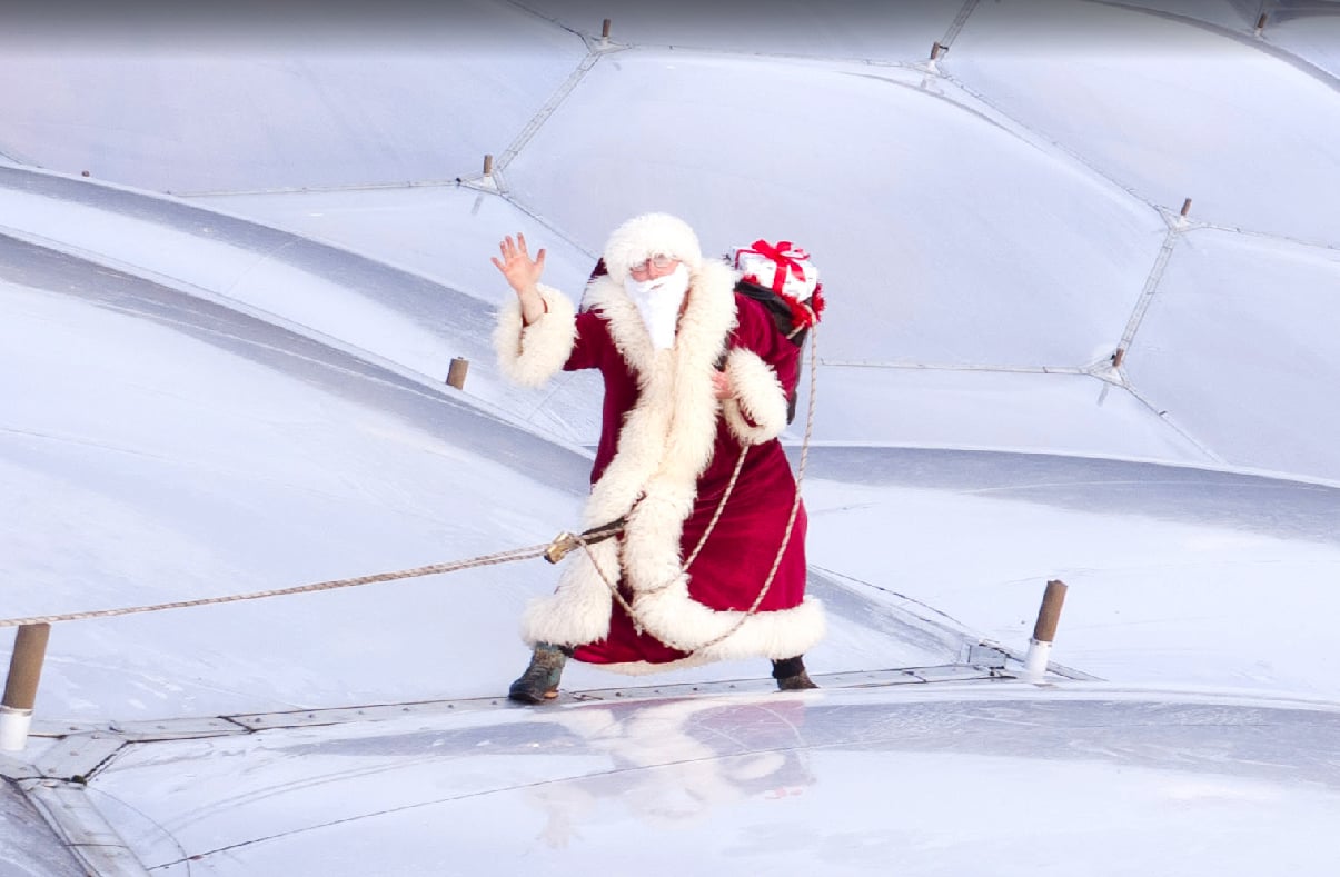 Santa shows at Eden Project how he gets to the ground without a chimney ...