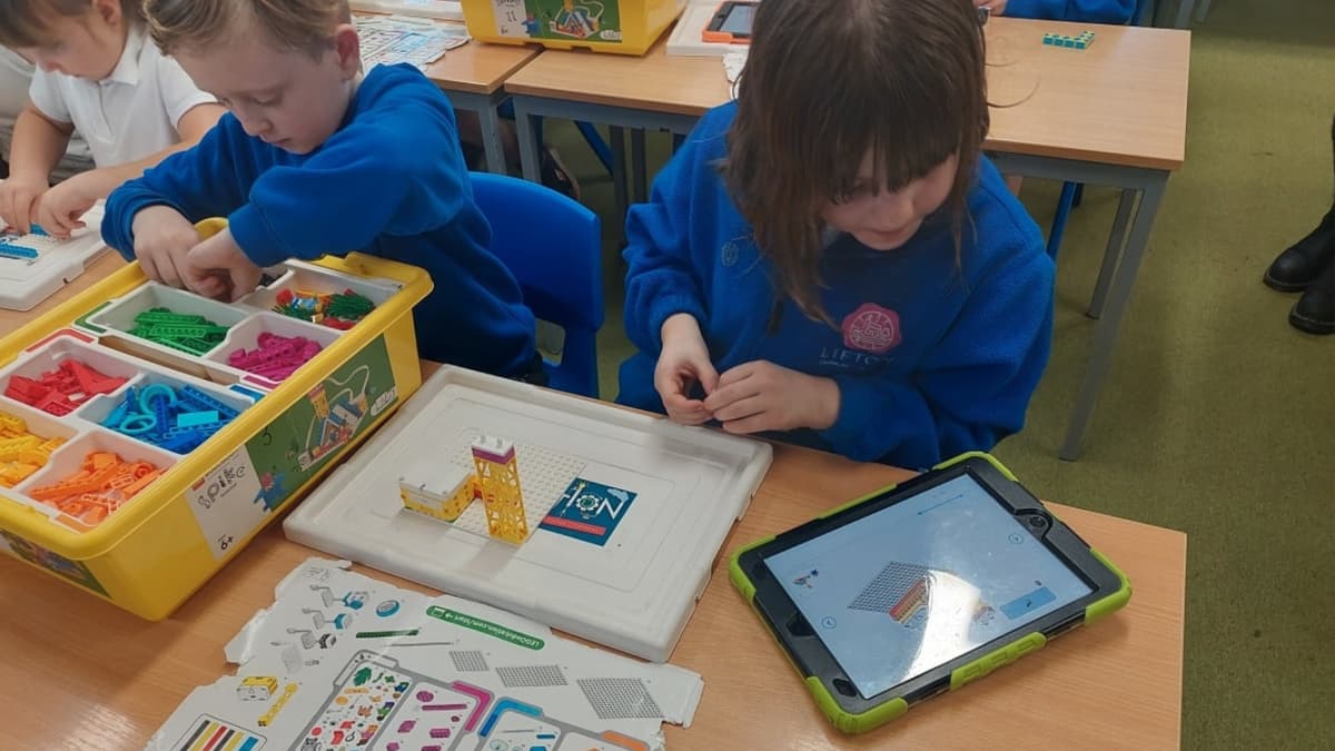 Future engineers get hands on with Lego robotic sessions | holsworthy ...