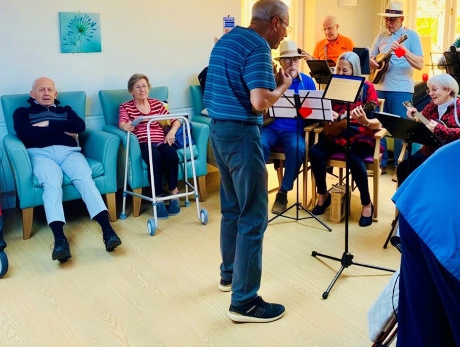 Popular ukulele band brings joy to Holsworthy nursing home residents ...